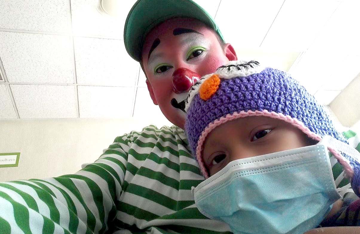 FOTOS: Chivatyn, el único payaso, locutor y pastor que divierte a los ...